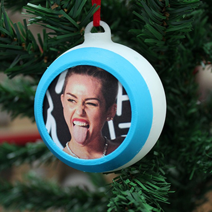 3D Printable Photo Bauble by Paul Brayford