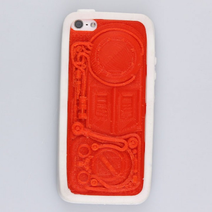 3D Printable Geiger-esque iphone case by Matt Lager