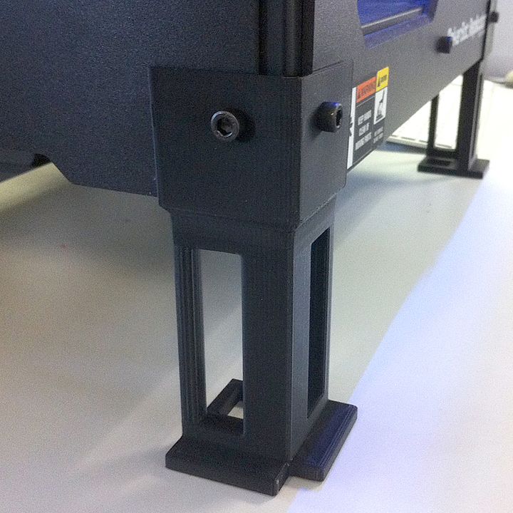 3D Printable MakerBot Rep 2 stand by Franc Falco