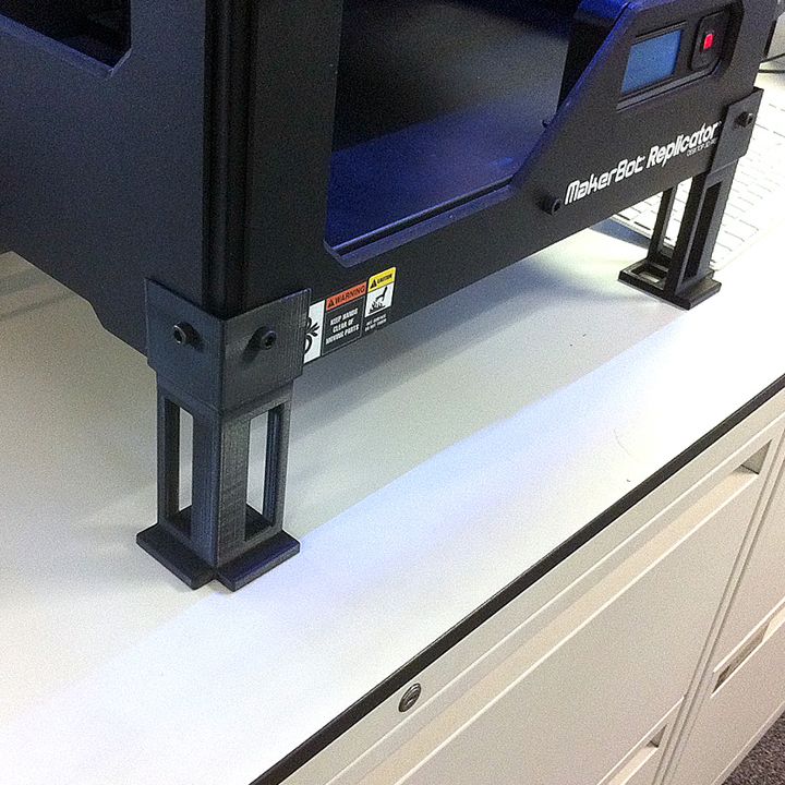 3D Printable MakerBot Rep 2 stand by Franc Falco