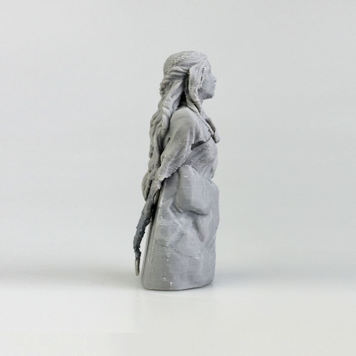 3D Printable Daenerys Targaryen by mikacu
