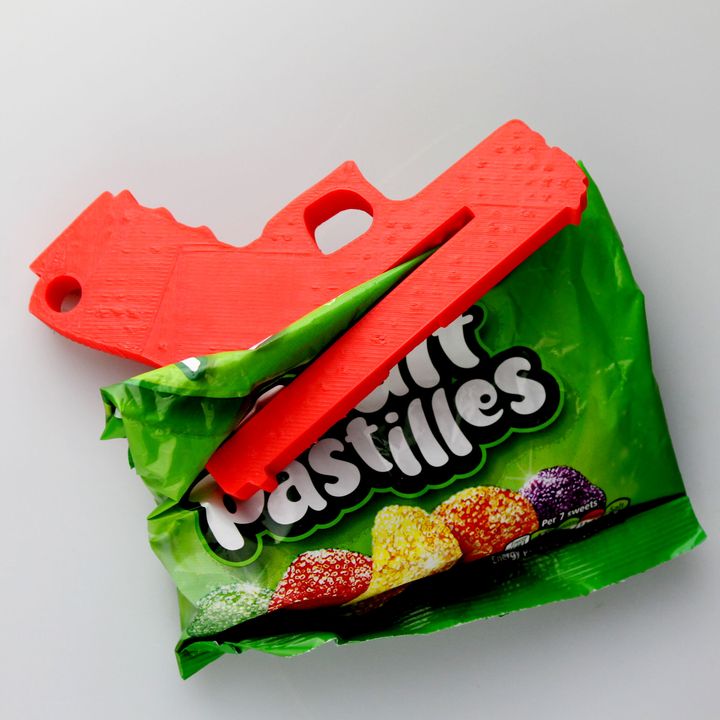 3D Printable Chip Clip by Assi Grossman