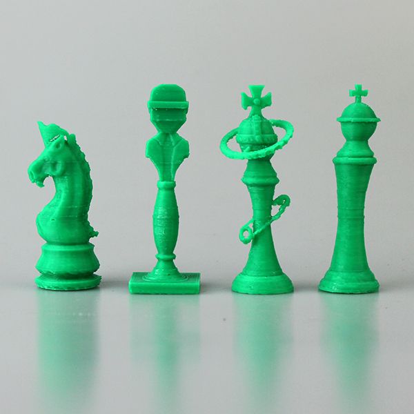 3D Printable Neoclassical Chess Set by Mieszko Lacinski