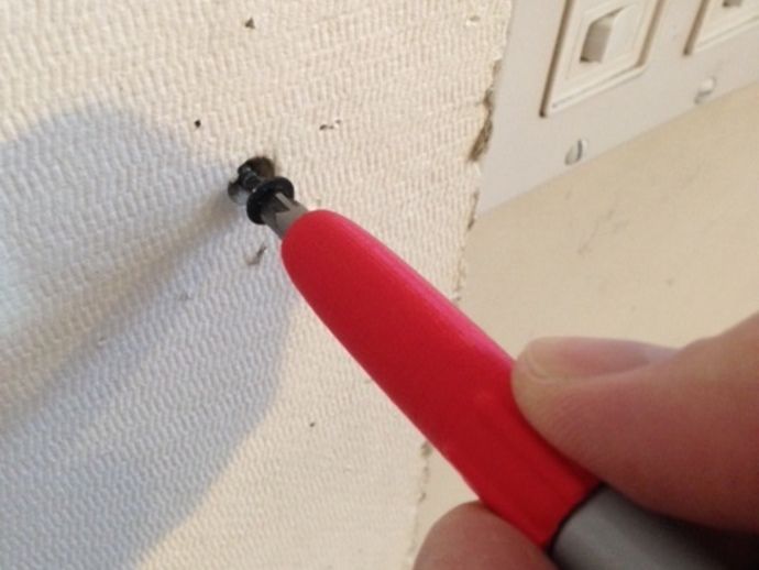 3D Printable Magnetic Sharpie-Cap Screwdriver by Shane Blomberg