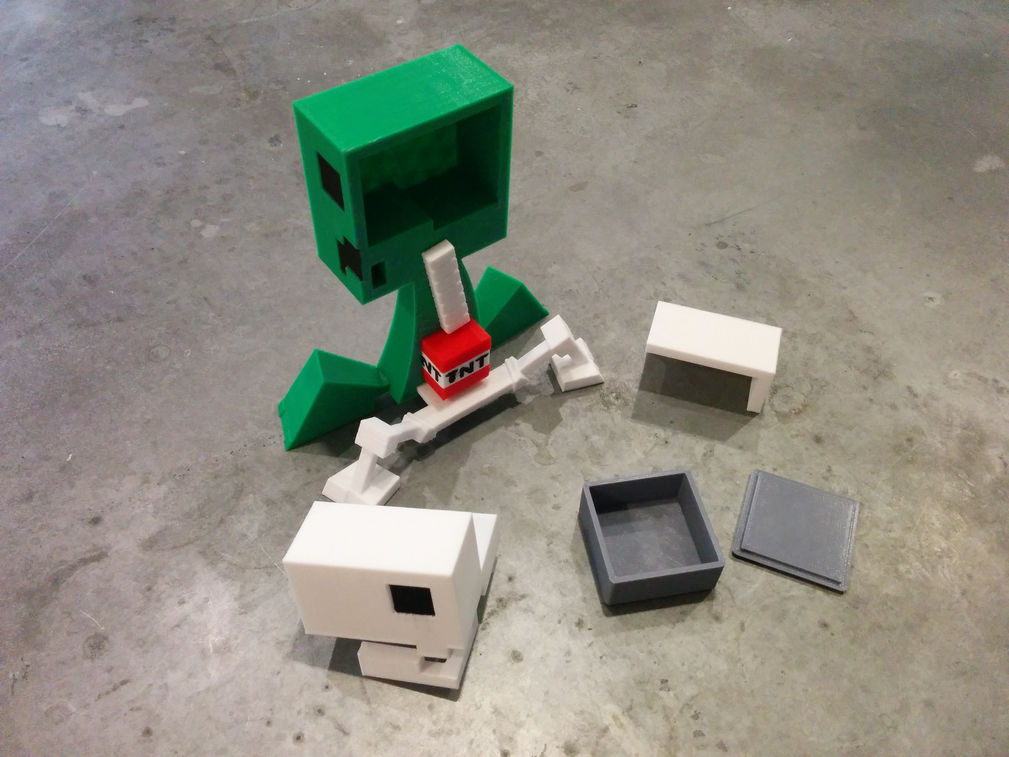 3D Printable brain box for the minecraft creeper anatomy by Kirby Downey