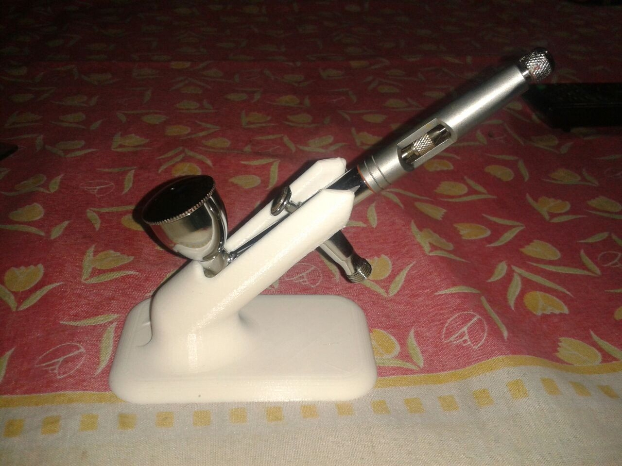 3D Printable Airbrush Stand by Kirby Downey