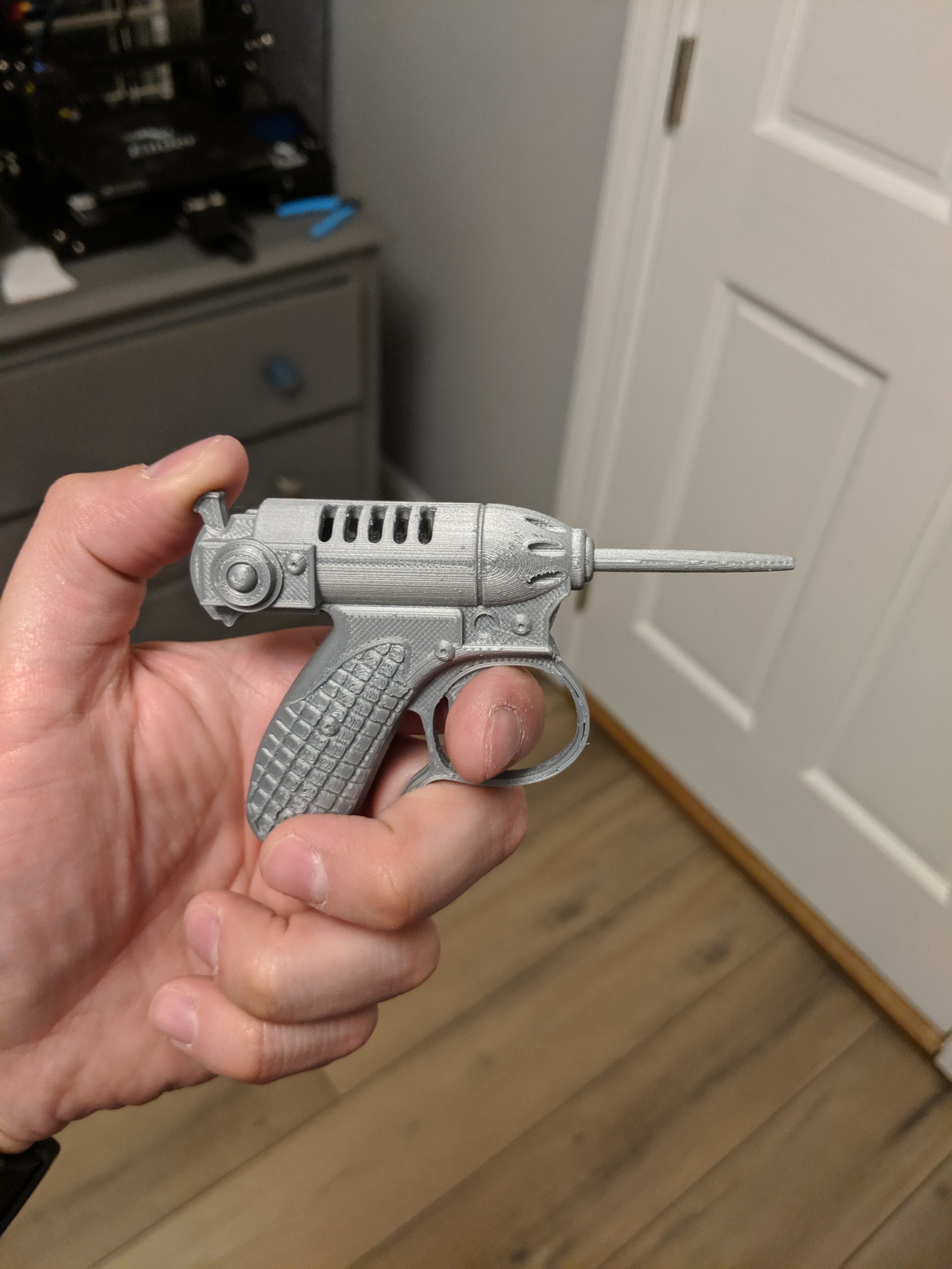 3D Printable Men in Black - Noisy Cricket Gun by Darras Bertrand