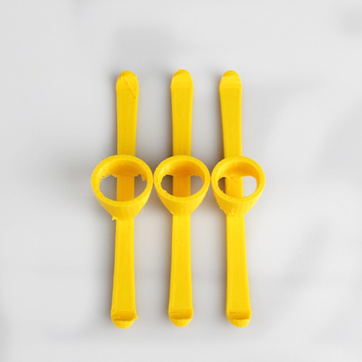 3D Printable finger skis by Chase DeVries