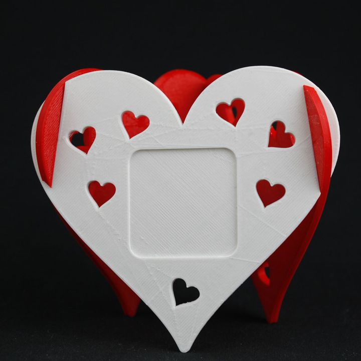 3D Printable Heart photo frame by ramunas