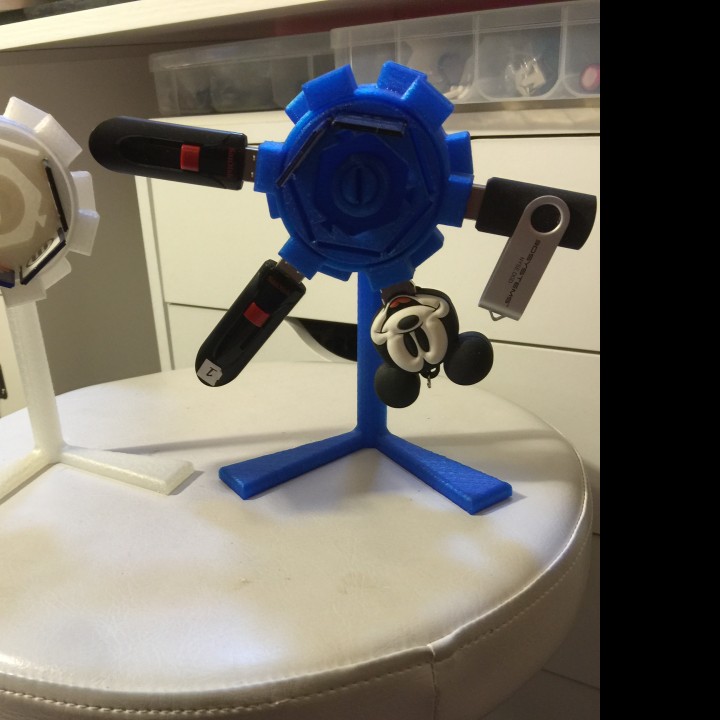 3D Printable USB and SDK card Carousel holder by Pedro Feliciano