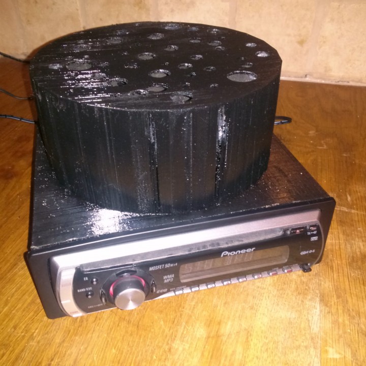 3D Printable din car radio + speaker 16cm by maarten verstappen