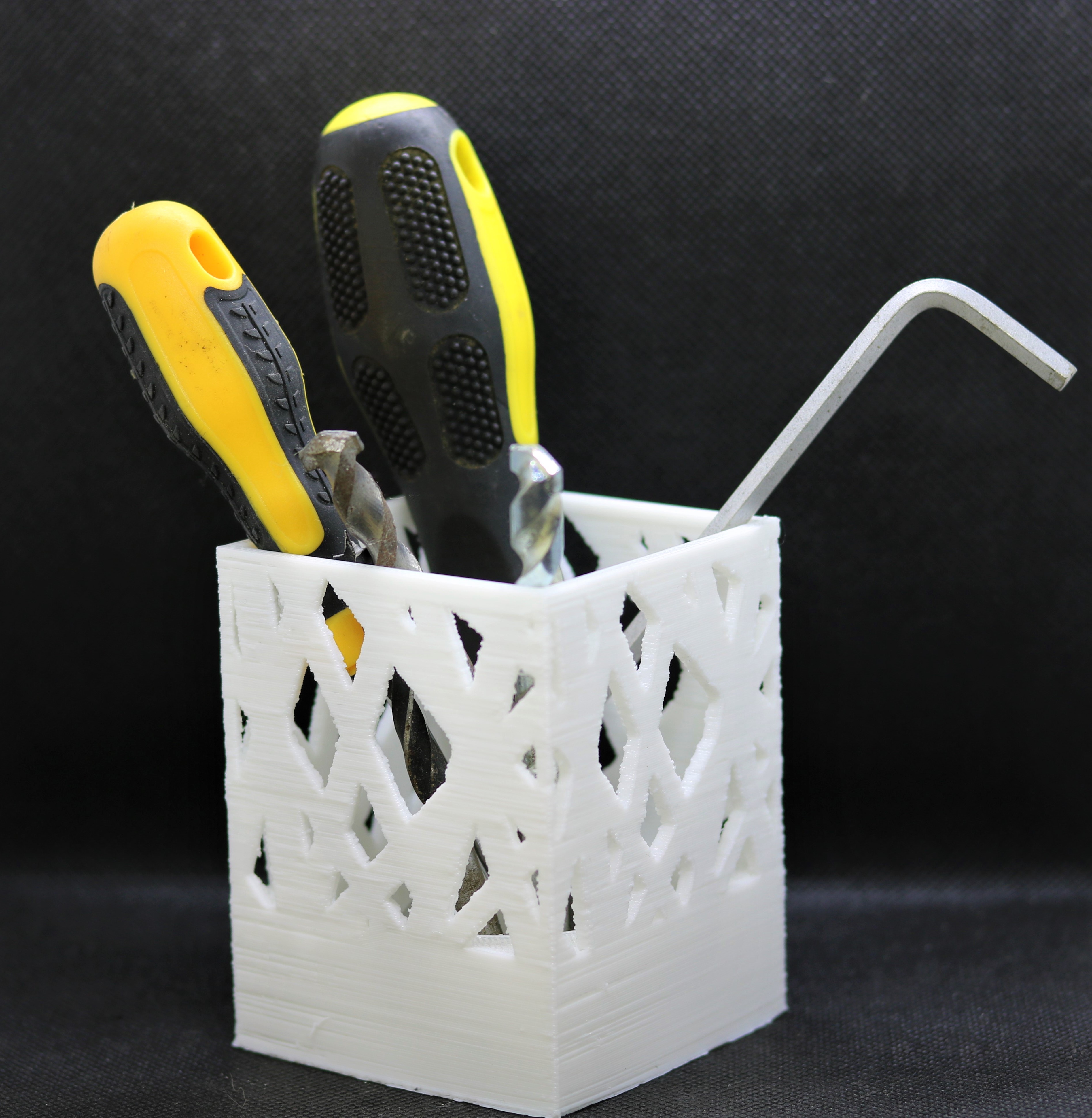 3D Printable Pen Stand by Tosh Sayama