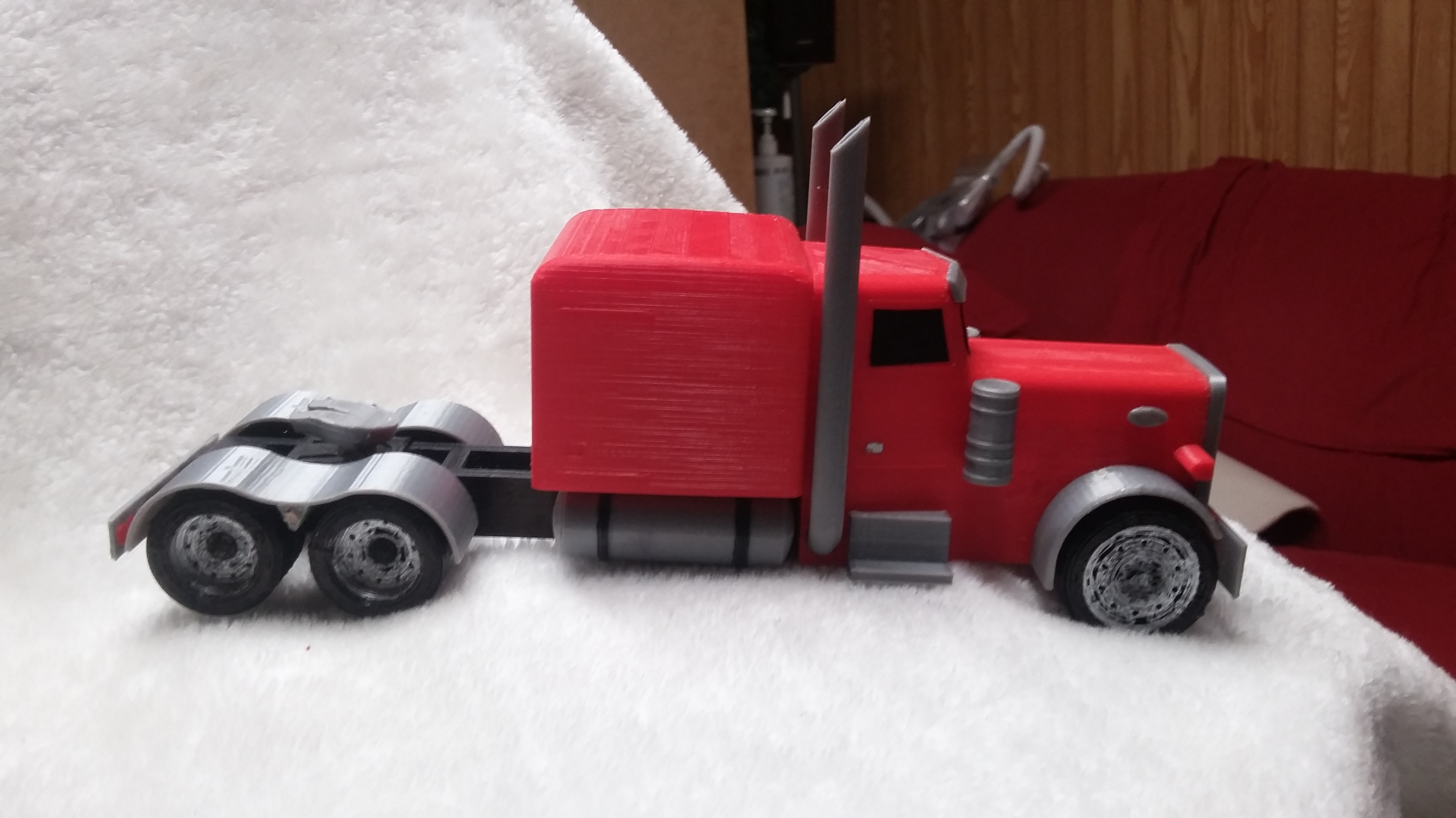 3D Printable Peterbilt Model Truck by Oleg Khmarnyi