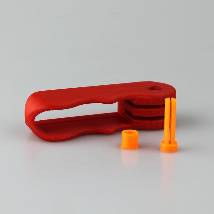 3D Printable key holder by Luca Parmegiani