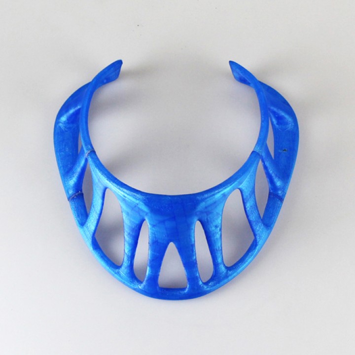 3D Printable Futuristic Neck Cuff by Jennifer Yu