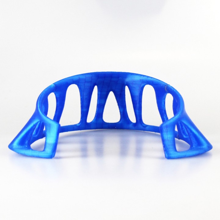 3D Printable Futuristic Neck Cuff by Jennifer Yu