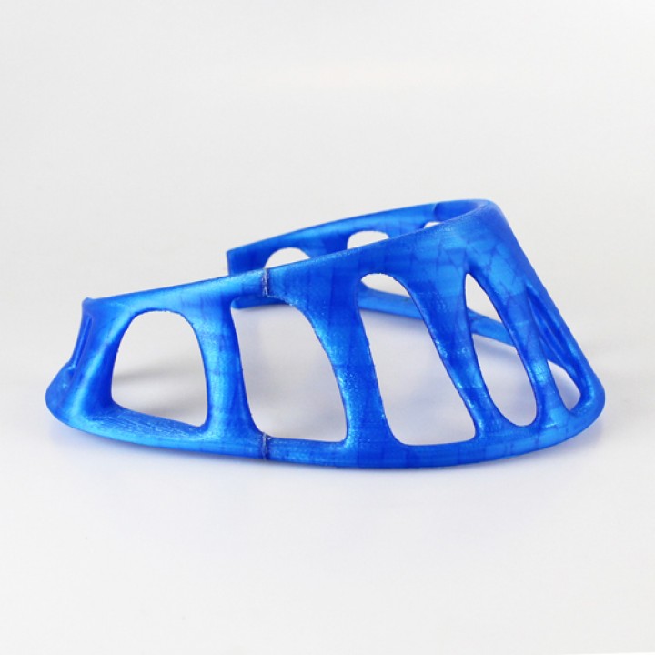 3D Printable Futuristic Neck Cuff by Jennifer Yu