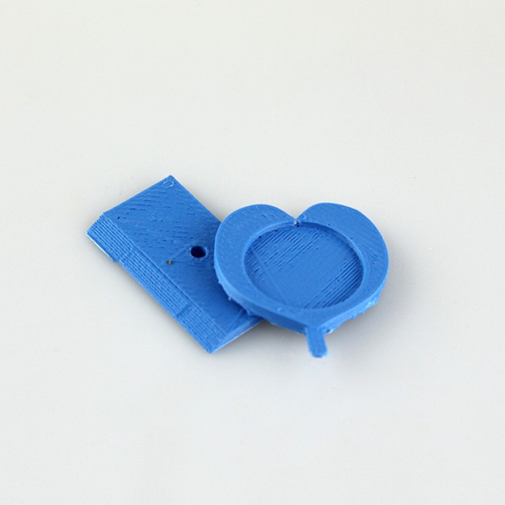 3D Printable Heart Photo Frame by Ivan Hrynkiewicz