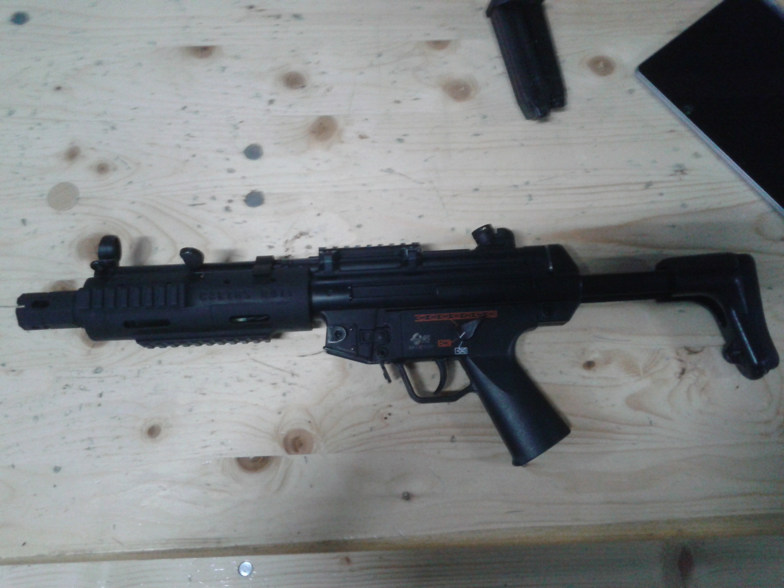 3D Printable handguard and flashligth for mp5 sd airsoft by Julian Arboleda