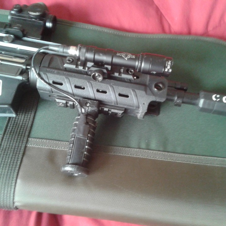 3D Printable GRIP FOR STANDARD RAIL by Julian Arboleda