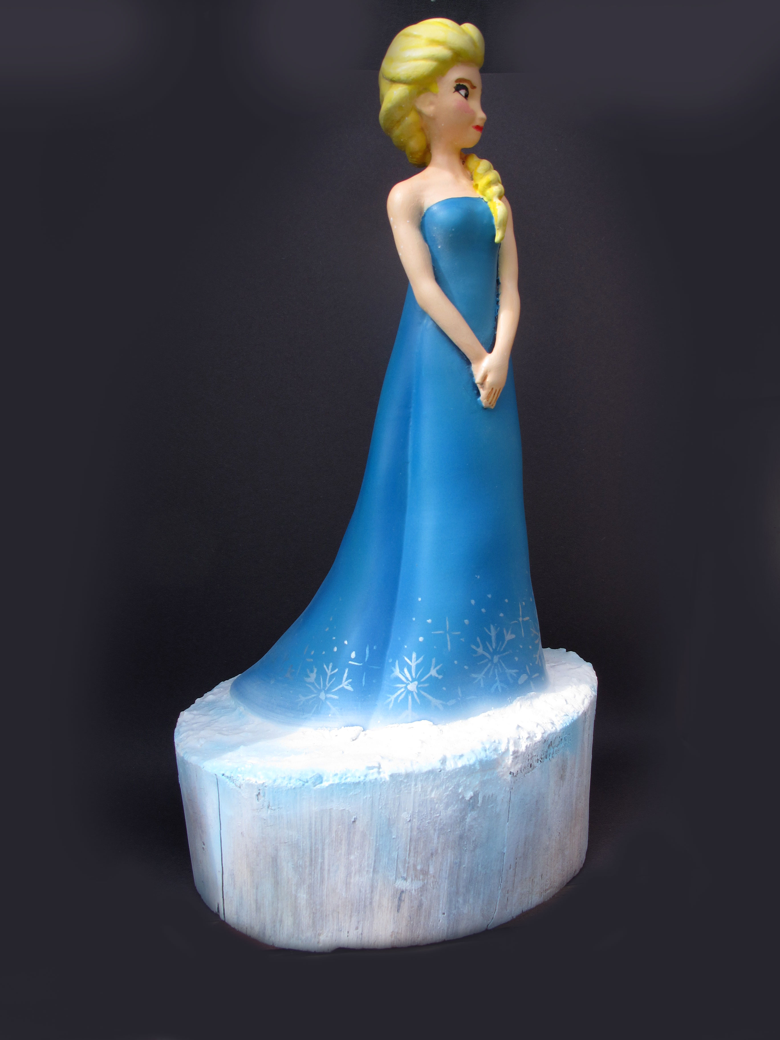3D Printable Elsa from Disney's Frozen by Patricija Pesut Bosanac