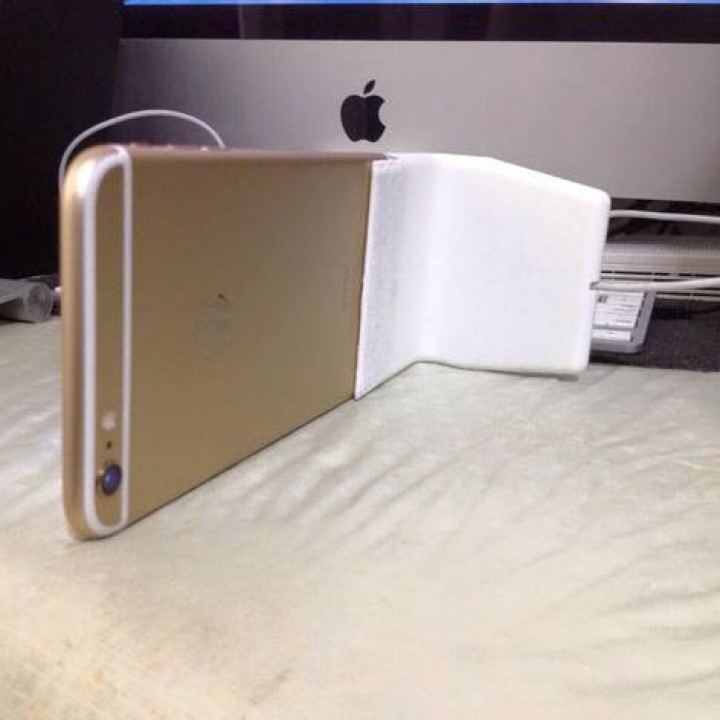 3D Printable Sleek iPhone 6 Plus Dock by Sriram