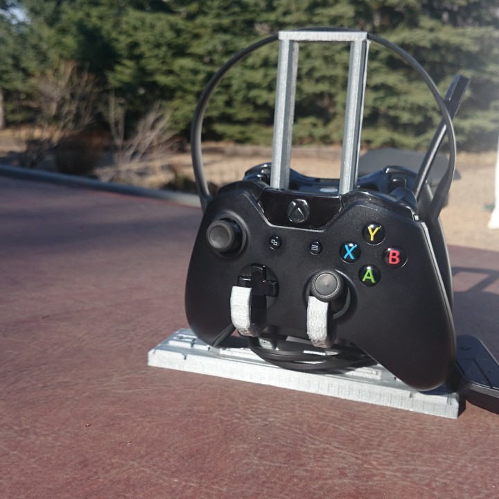 3D Printable HALO Theme Xbox Controller & Headset Rack by Hugo Hernandez