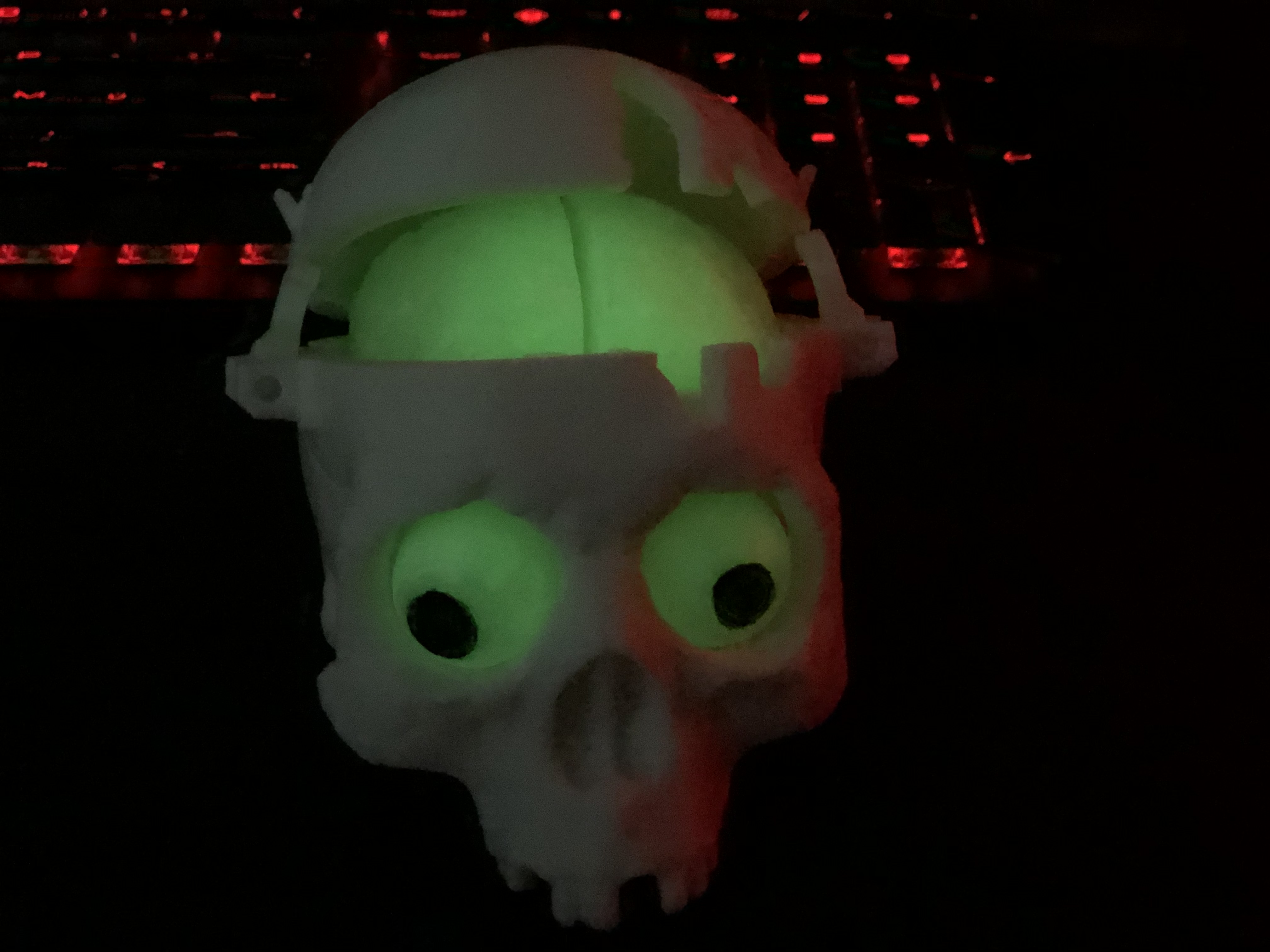 3D Printable BONEHEADS Skull Box w/ Brain - via 3DKitbash by 3DKitbash