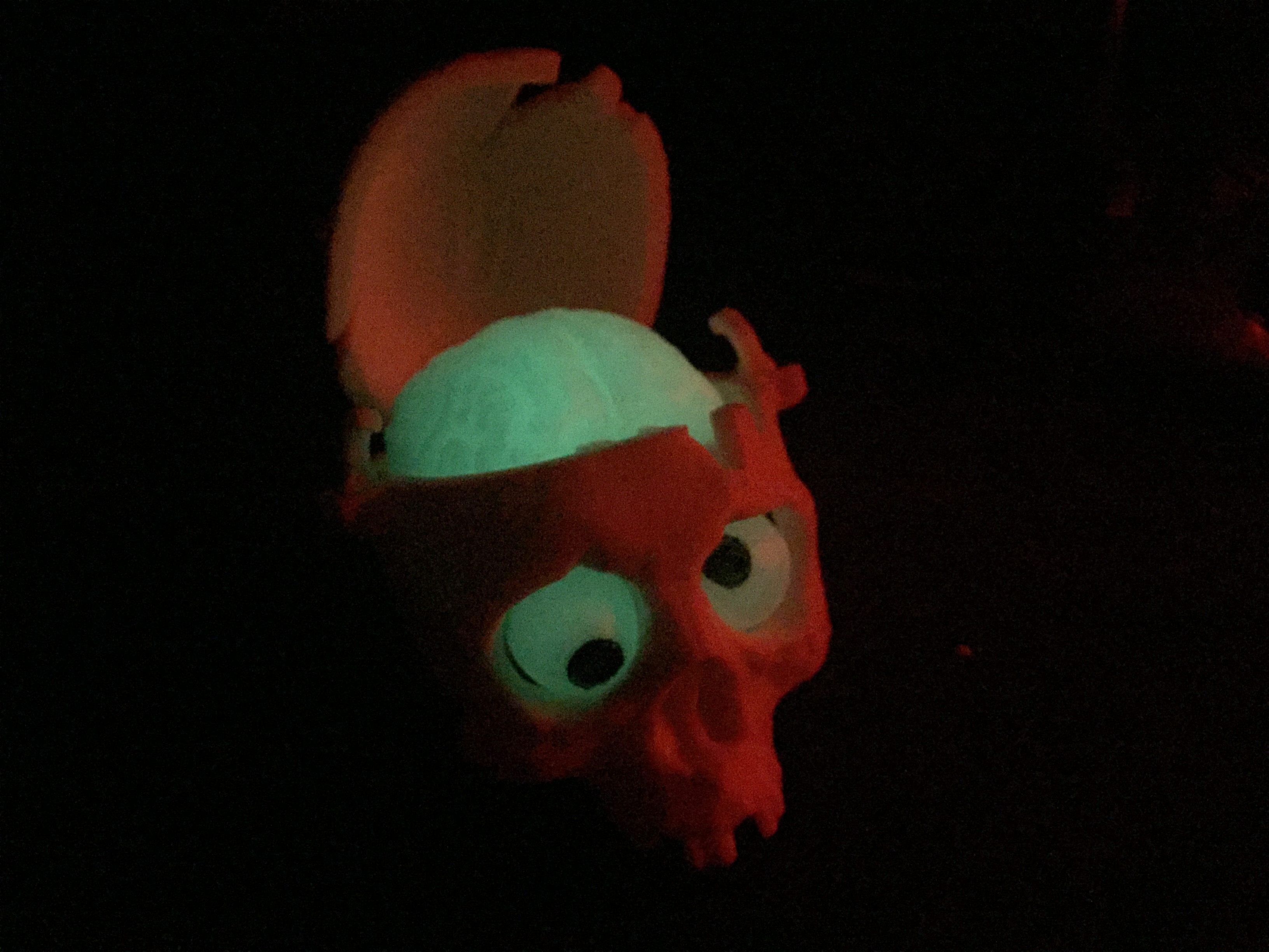 3D Printable BONEHEADS Skull Box w/ Brain - via 3DKitbash by 3DKitbash