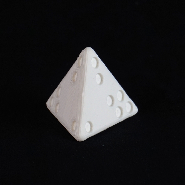 3D Printable Four-sided pyramidal dice by Petitchti