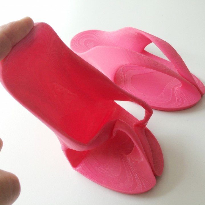 3D Printable Rubber beach sandal (UK size 4) by Franc Falco
