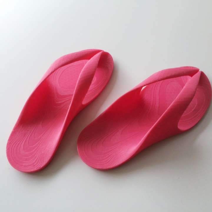 3D Printable Rubber beach sandal (UK size 4) by Franc Falco