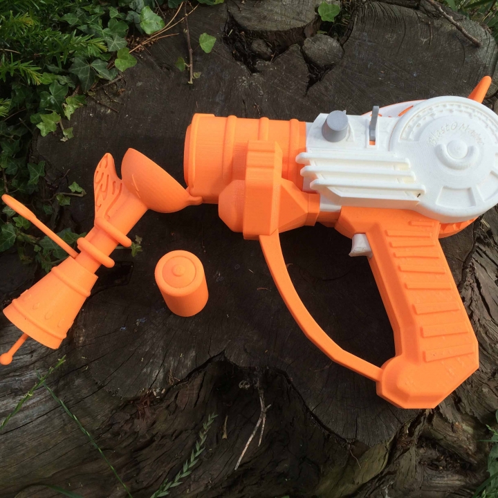 3D Printable Call of Duty Ray Gun by Chris Easton