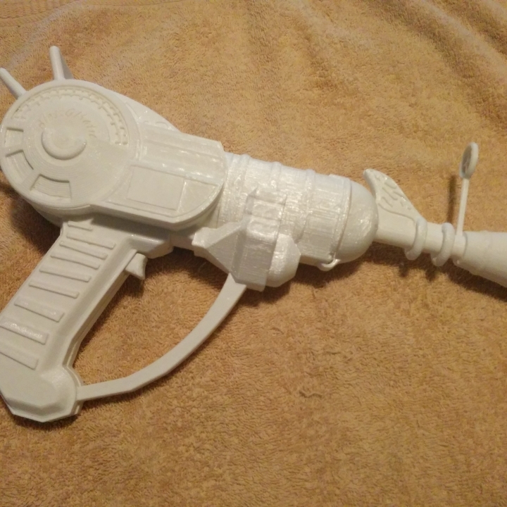 3D Printable Call of Duty Ray Gun by Chris Easton