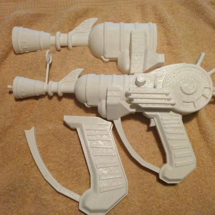 3D Printable Call of Duty Ray Gun by Chris Easton