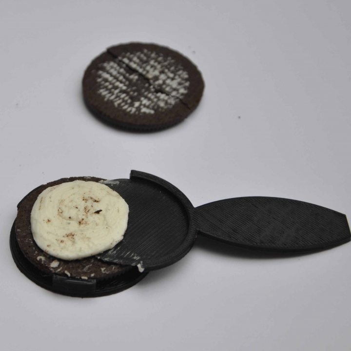 3D Printable Oreo Splitter by Freddy Billowes