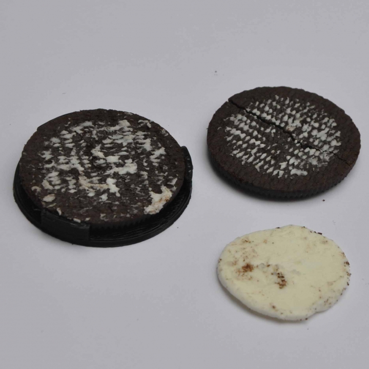 3D Printable Oreo Splitter by Freddy Billowes