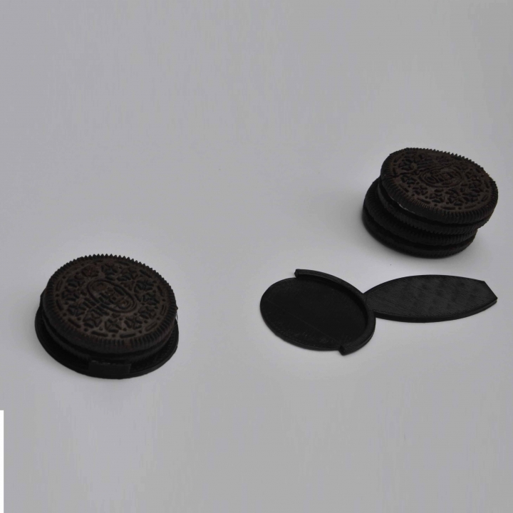 3D Printable Oreo Splitter by Freddy Billowes