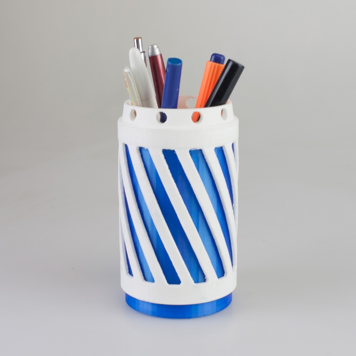 3D Printable Optical Holder Pens illusion by PAULA SOLA TURON