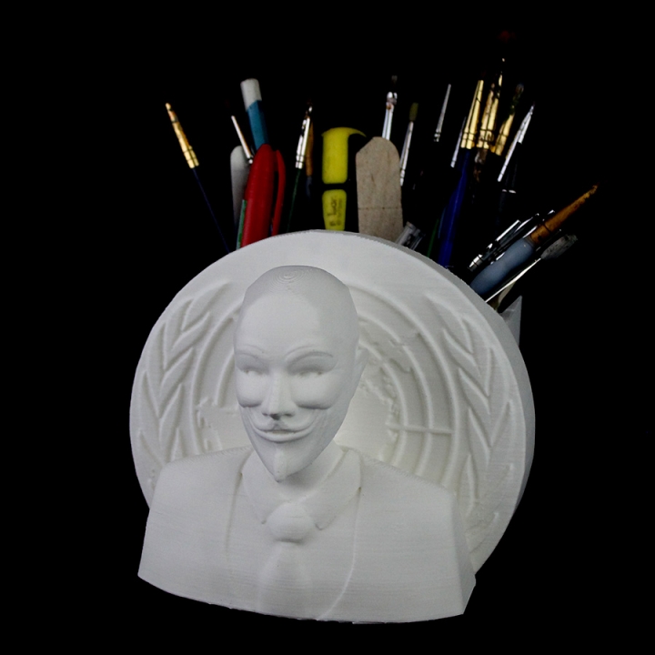 3D Printable Anonymous Animated Desk Tidy by Evavoo