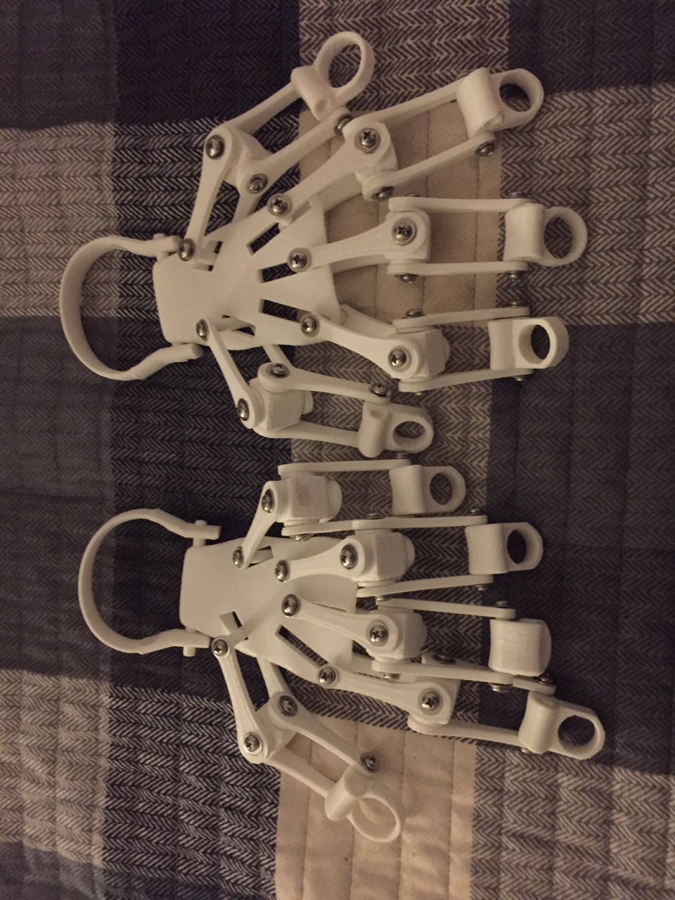 3D Printable 3D Printed Exoskeleton Hands by Alexander Czech