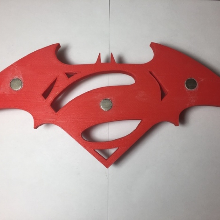 3D Printable Batman Vs Superman Key Holder by Tommy Tapia