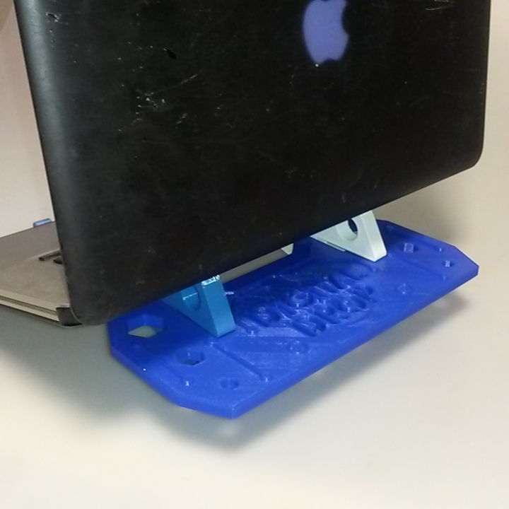 3D Printable Laptop Stand by Giovanni Varazzani