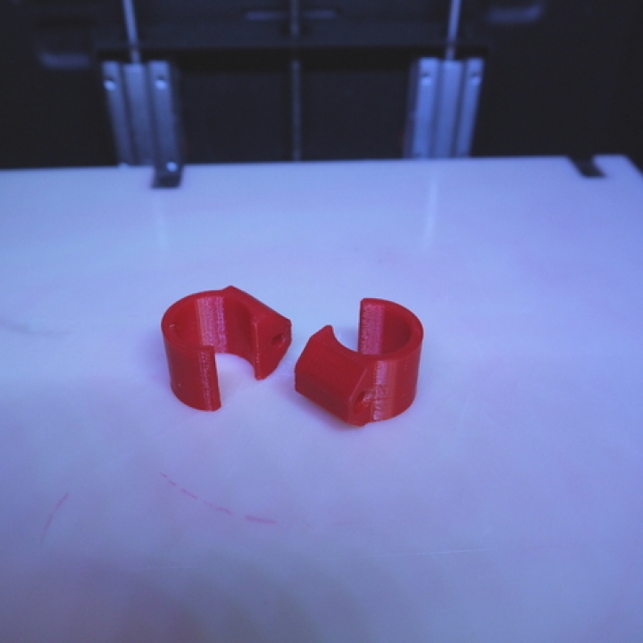 3D Printable 20mm PVC pipe screw clips by Daniel Norée