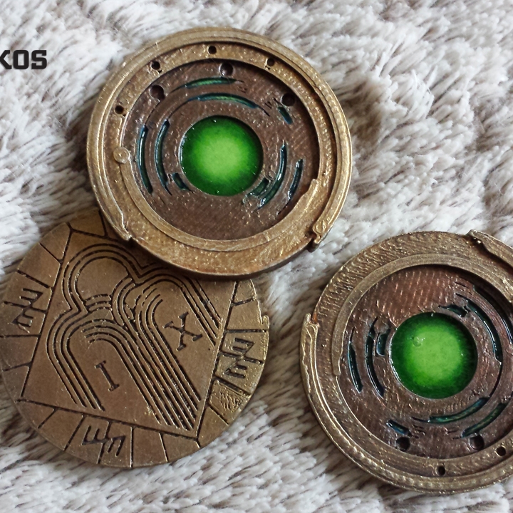 3D Printable Destiny Xûr's Strange Coin (two sided, high resolution) by ...
