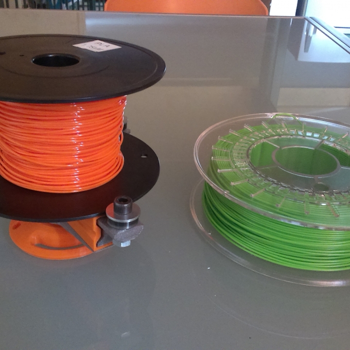 3D Printable Universal spool driver by Davide Giordano