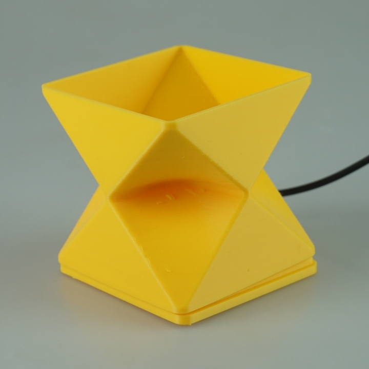 3D Printable USB Lamp_Parabolic Cube by Pablo Lillo