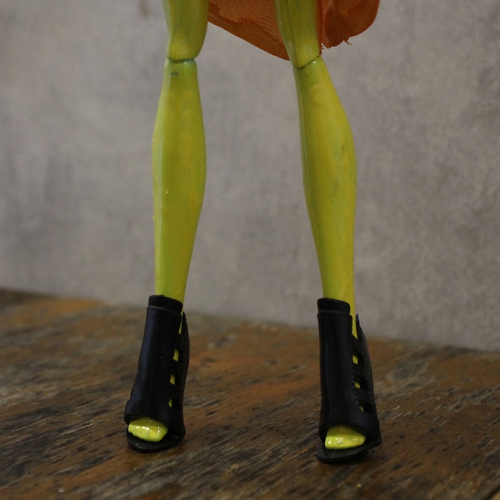 3D Printable Lisa Simpson Monster High Hack by Evavoo
