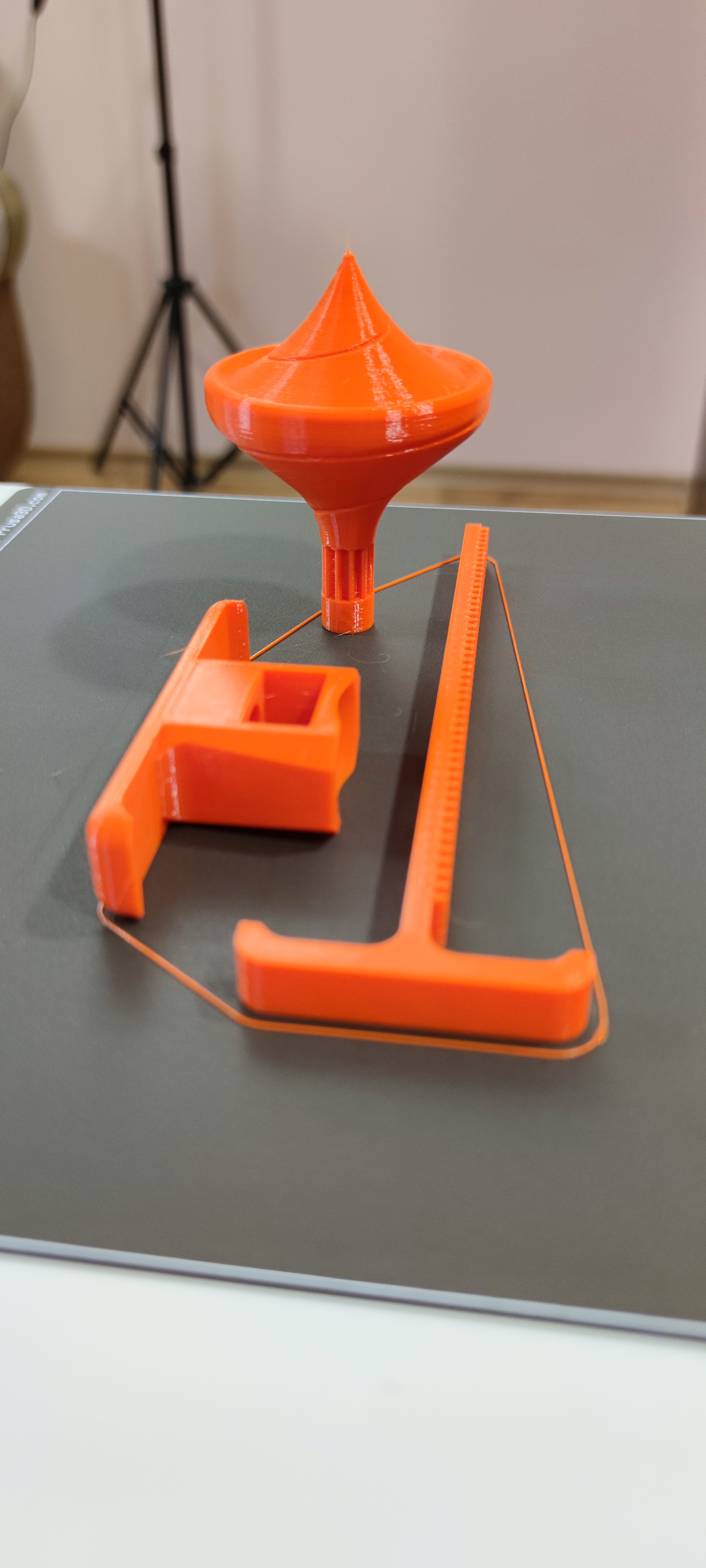 3D Printable Zip Top - Spinning Top by Ryan van Waes