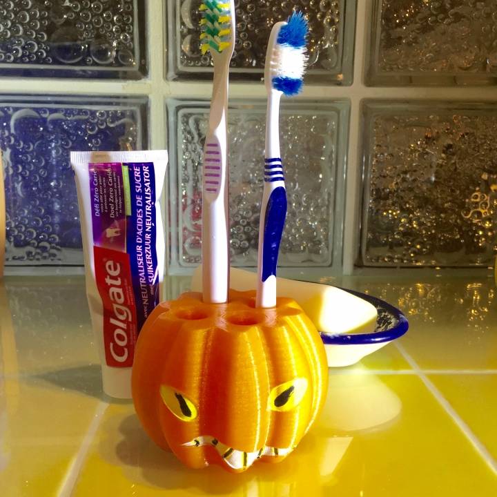 3D Printable Pumpkin Toothbrush Holder by Reg Taylor